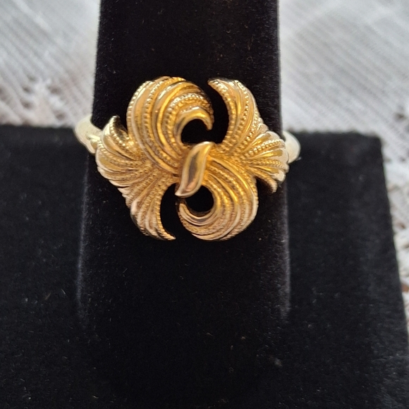 Avon | Jewelry | Avon Goldtone Womens Ring Size | Poshmark